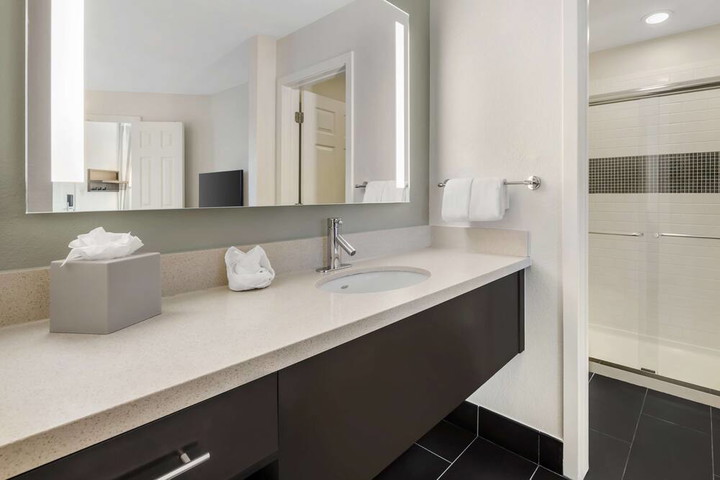Just What You Were Looking For! Kitchen, Free Breakfast, Onsite Parking - Fairfax
