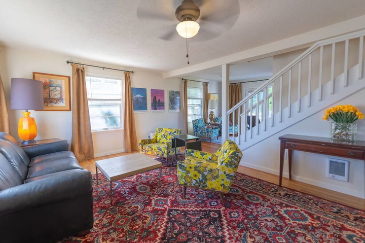 Vintage 1960s Vibe With Modern Amenities - Prineville, OR