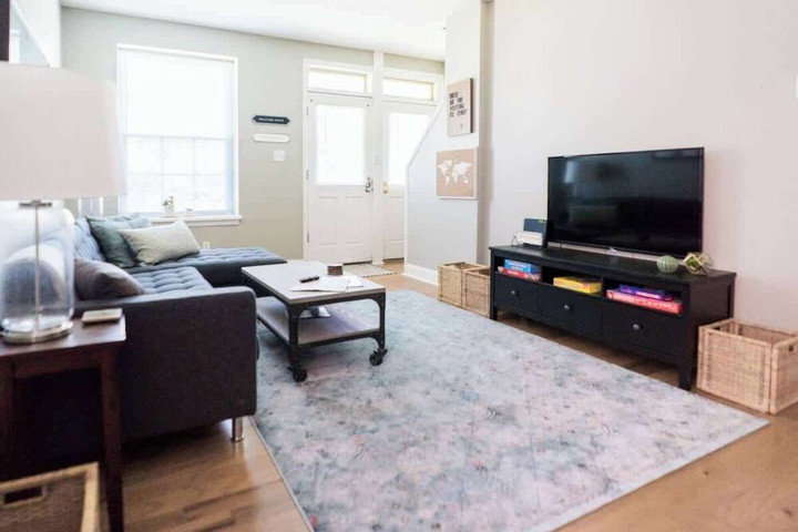Beautiful 6br | 2 Kitchens Duplex : By Staystlouis - St. Louis, MO
