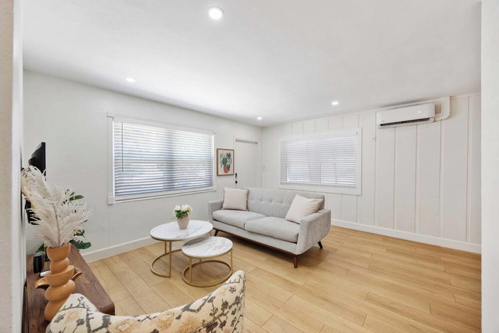 Lovely 2-bedroom House In Naples S Side - Naples, FL