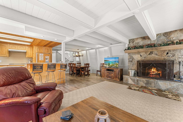 Chalet With Large Deck, Ping Pong Table, Spacious Bunk Room - Tahoe City, CA