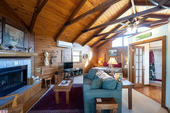 Heart Shaped Tub For Two, Cabin, Views For Miles! - Eureka Springs, AR