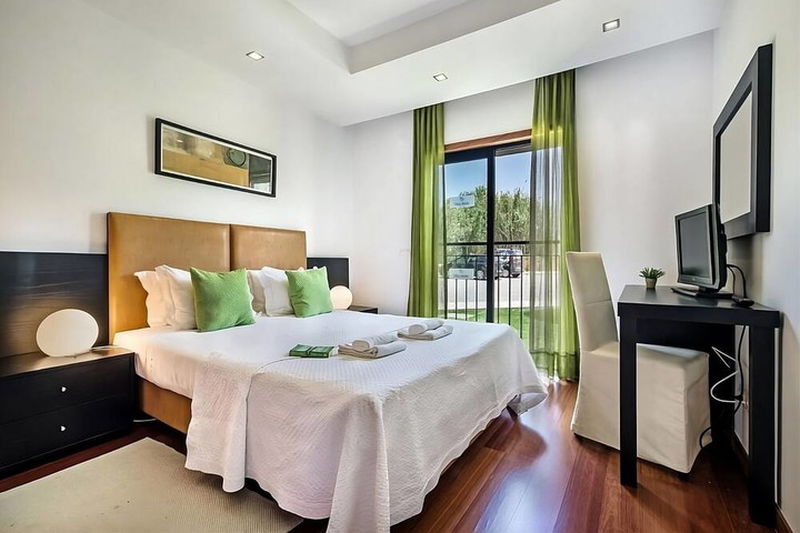 Relax And Unwind! Spacious 2br Apartment, Fully-equipped Kitchen, Outdoor Pool! - Praia da Luz