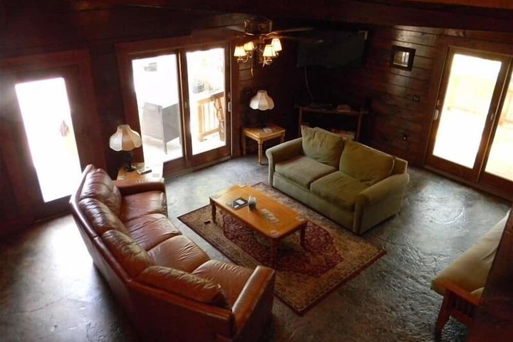 Beautifully Appointed Log Cabin Features Mountain Views, River, Trails, Wifi - Stanley, VA