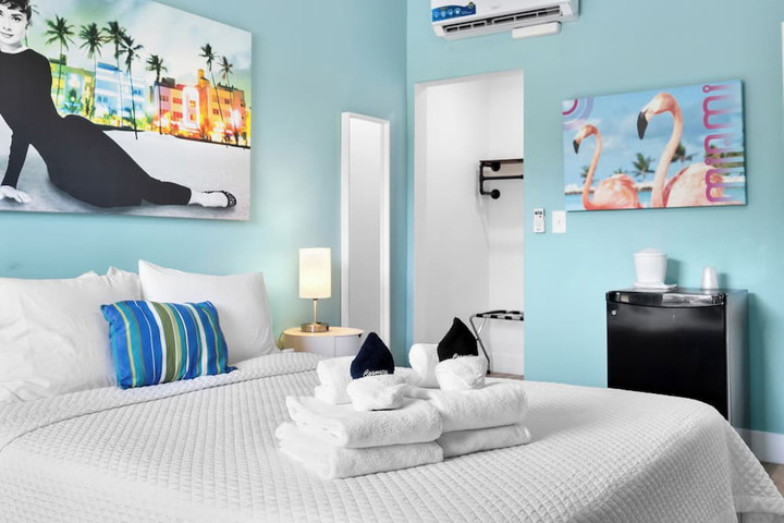 Queen Rooms At Miami's Best Boutique Hotel Voted By Miami-dade Favorites! - Miami, FL