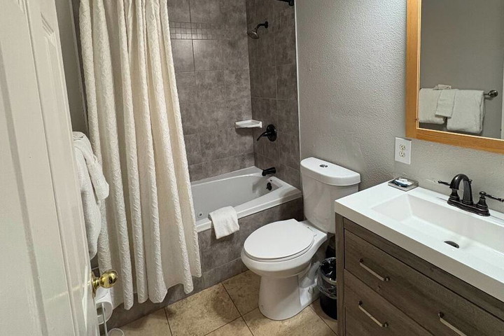 2 Queen Bedroom Cabin In South Lake Tahoe W/full Kitchen And Jetted Bathtub - Lake Tahoe