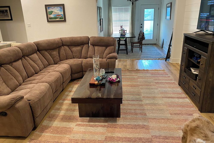 Charming Townhome. 3-bdrm, 2.5 Bath With Pool. 10 Minutes To Kyle Field. - College Station, TX