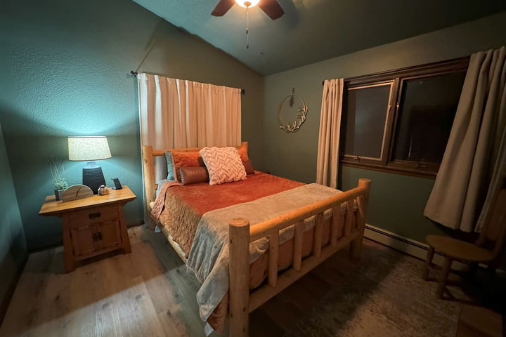 10-acre Adventure Lodge W/river Valley View On 10 Acres - Cozy/romantic/family - Iowa