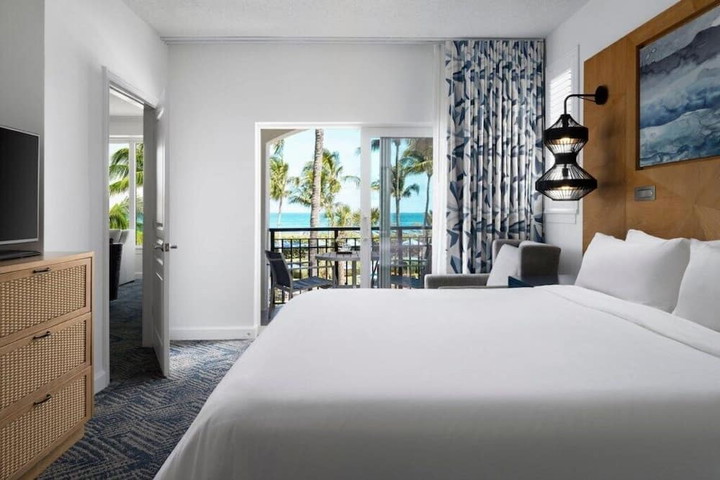 Palm Beach | Beach & Resort Pools | 2br Villa - West Palm Beach, FL