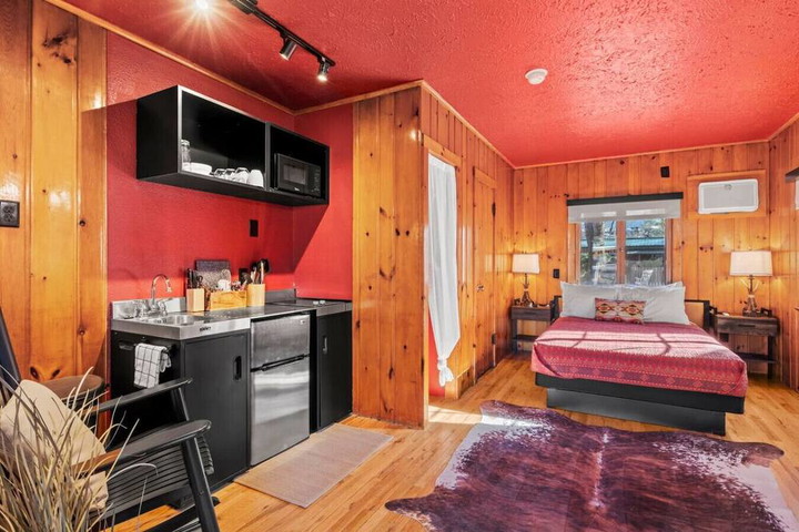 Timber Lodge Cabin #18 - Colorado Springs, CO