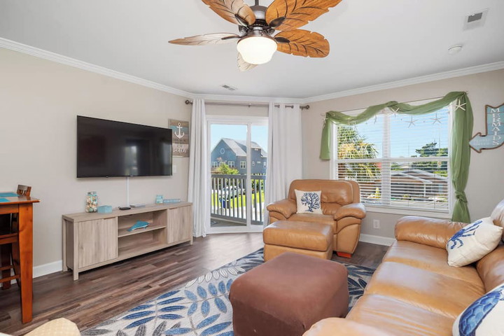 Gone Beachin' : Dog-friendly Condo Close To Beach - Oak Island, NC