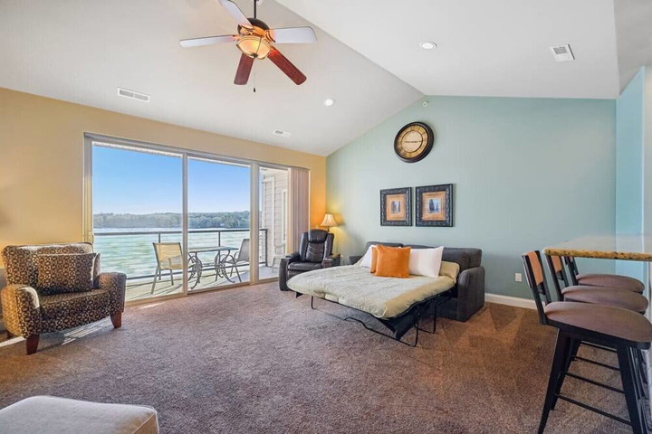Beachtop Condo At Delton Grand - Waterfront - Lake Delton, WI