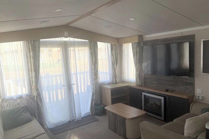 Cabin - Sleeps 8 - Garden And Parking - Battle