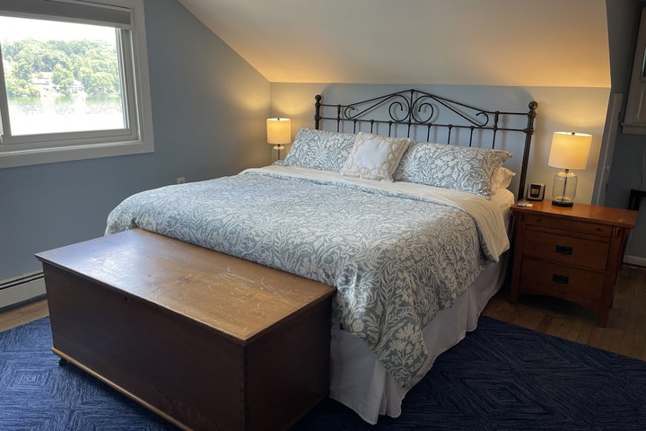 Direct Waterfront Home~panoramic Views & Hot Tub On Candlewood Lake~weekly Disct - Danbury, CT