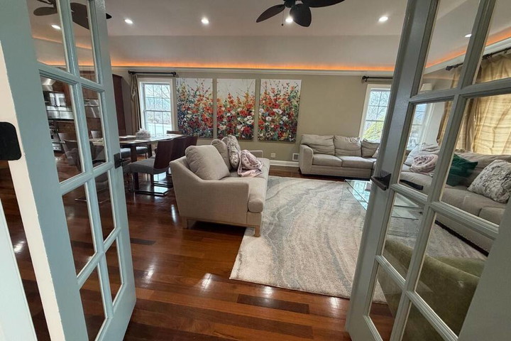 Spacious Home W/in-law Ste. Walk To Rutgers & Mcmc - New Brunswick, NJ
