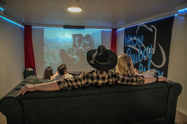 The Neon Cowboy: Hot Tub, Fire Pit, Movie Theater - Denver, CO