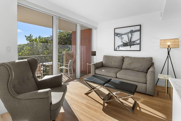 Coconut Grove Suite With Balcony And Pool Access - Miami, FL