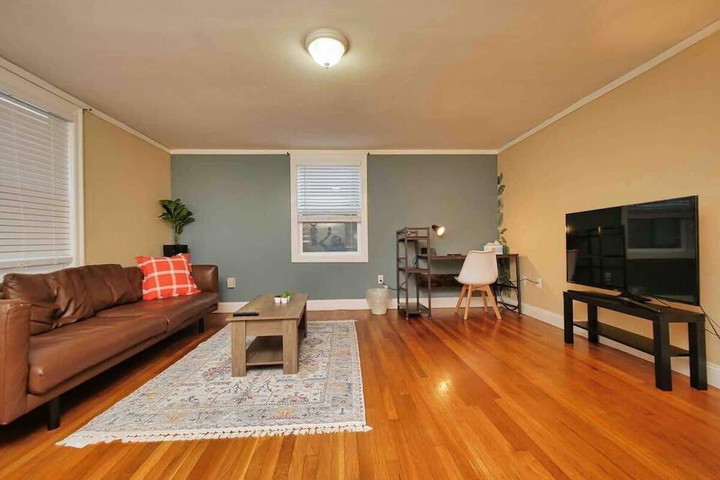 Affordable 2br Apt | Uptown + Parking + Near Shops & Dining - Oakland, CA