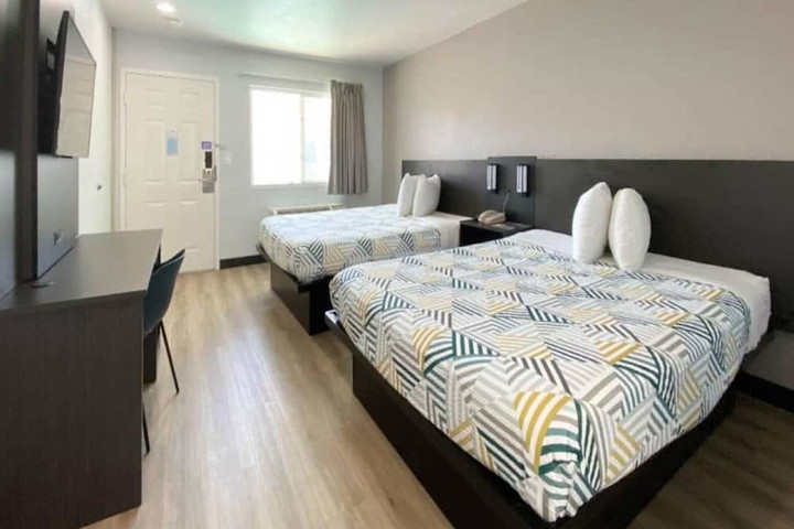 Comfy 2 Queen Beds | Mini Fridge - Huntington Beach, CA