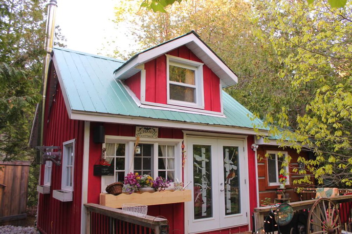 Gorgeous Cozy Cottage Besides A Bustling Stream, Surrounded By Gorgeous Greenery - Caledon