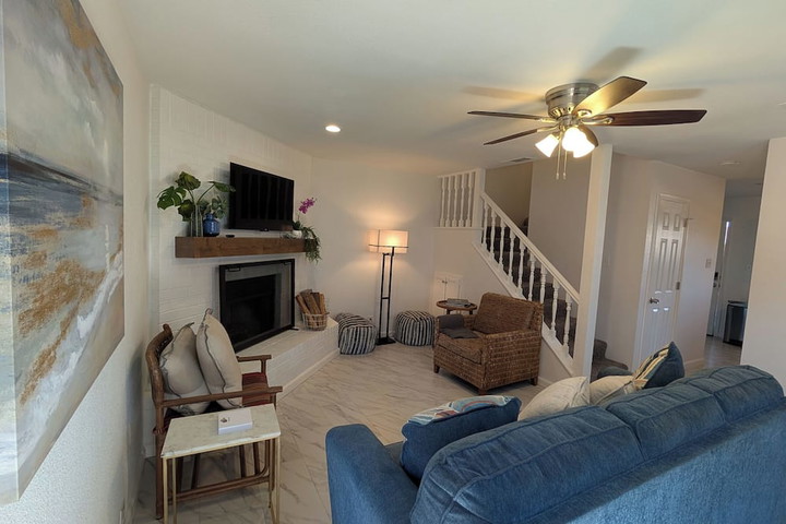 Charming And Quiet Townhome Conveniently Located - Midland, TX
