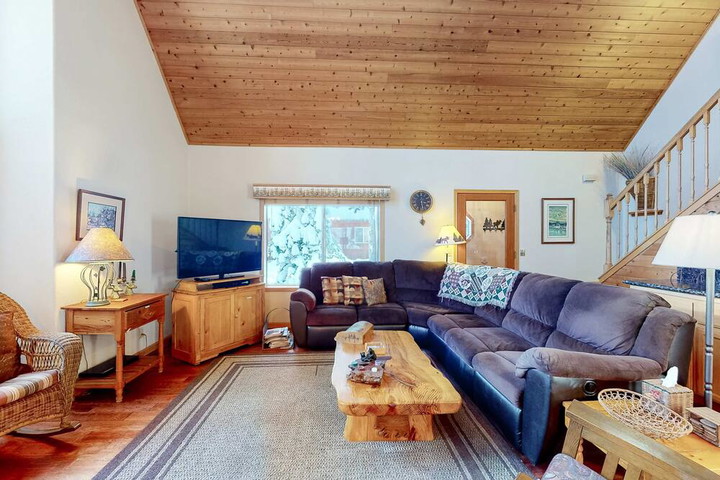 Charming Tahoe Donner Home With 2 Fireplaces & Washer&dryer - Truckee