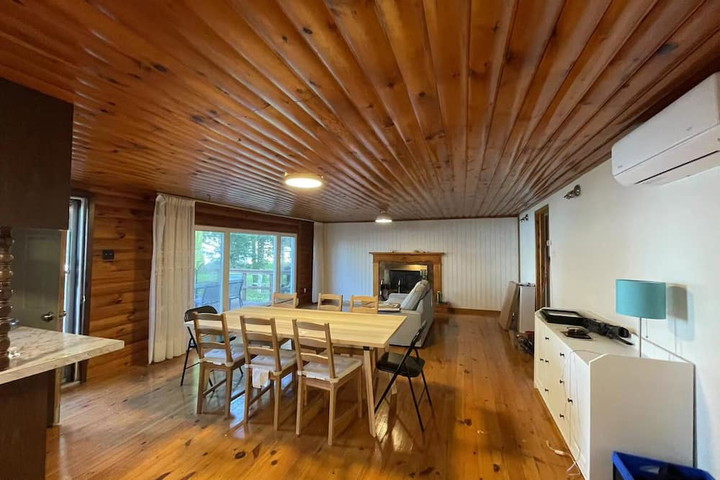 Cheerful Waterfront Cottage - Carleton Place