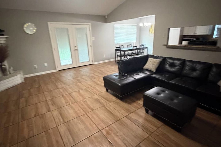 Spacious 4-bedroom House In Pleasant Houston With Ac - Houston, TX