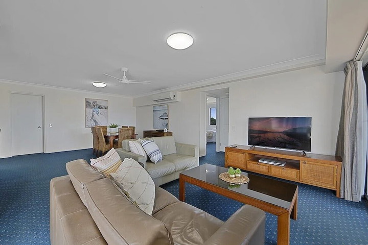 Two Bedroom Ocean View Apartment A Stones Throw From Bargara Cafe Life - Bargara