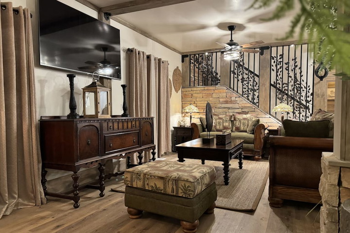 Rustic Solitude 5bdr/4bth/2940 Sqft Luxury Lodge - Modesto, CA