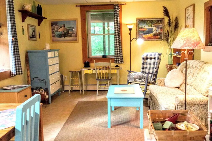 Superb Village Location!! Sweet Apartment W/private Deck In Historic District - Gardiner, NY