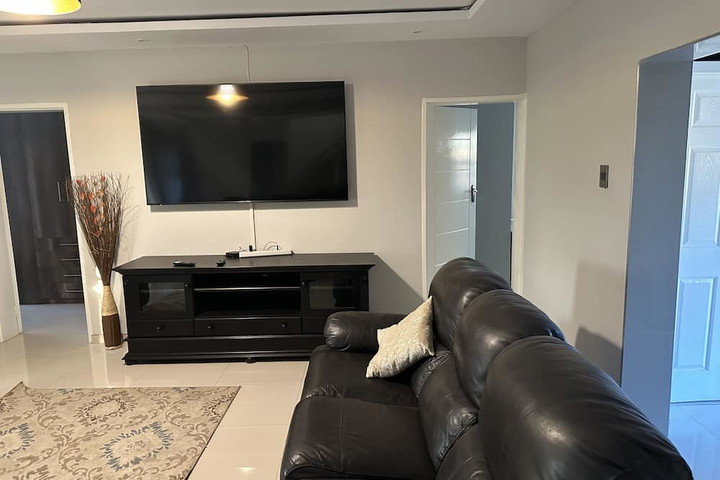 Secure 5 Bedroom Private Residence Near Harare International Airport - Harare