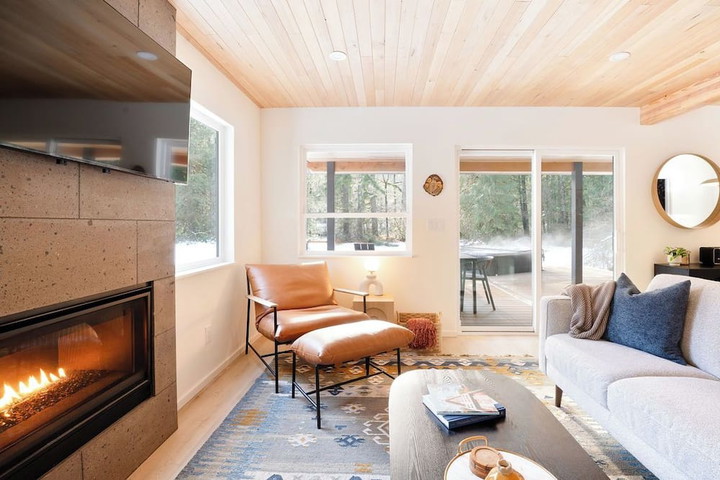 Mysty Mountain - Modern Riverfront Cabin - Skykomish, WA