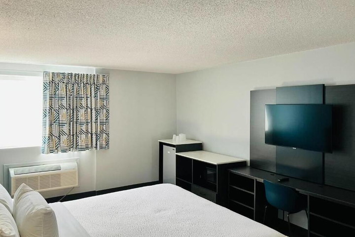Good South Bay Base | 5 Mins To Csu Dominguez Hills Campus | Free Parking - Long Beach, CA