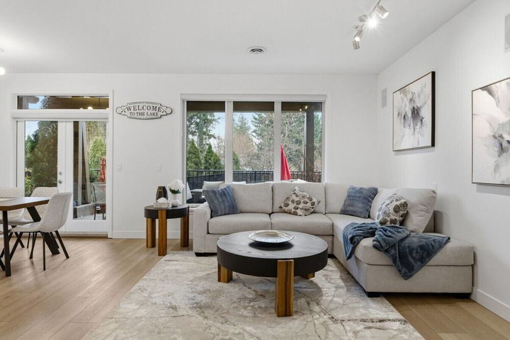 Beautiful 3 Bedroom At A Private Beach Resort - West Kelowna