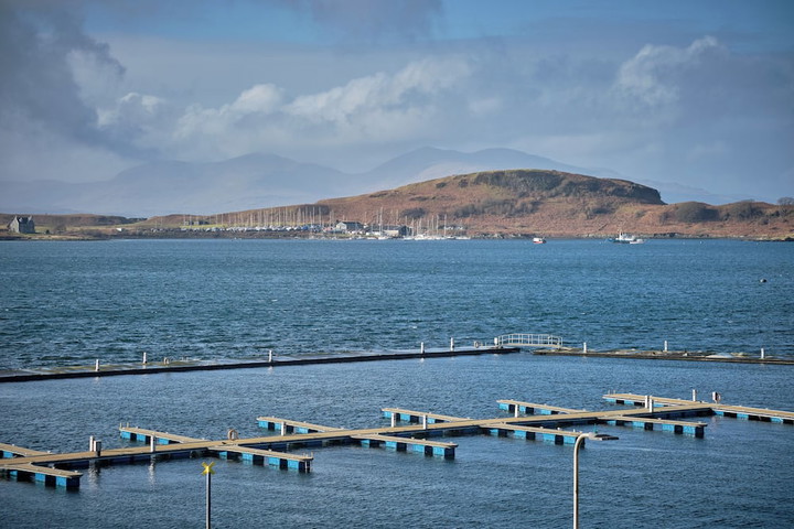 Coastal Hideaway | Close To Mccaig's Tower, Discover History & Stunning Views! - Oban