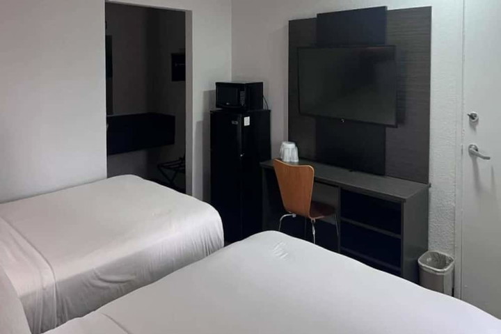 2 Full Beds | Micfridge - Winter Park, FL