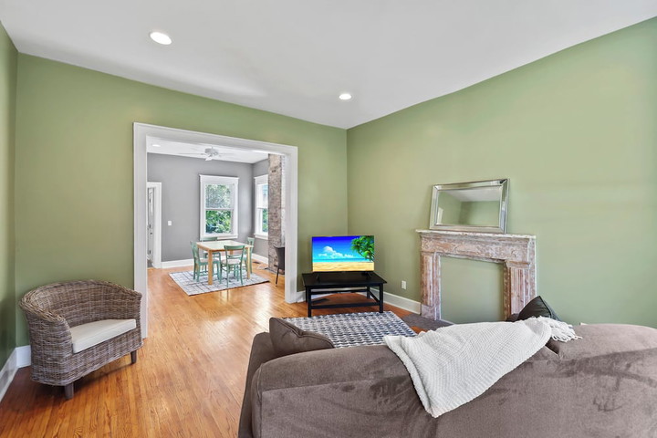 Adorable West Side Cottage With Onsite Laundry, Free Parking - State of New York