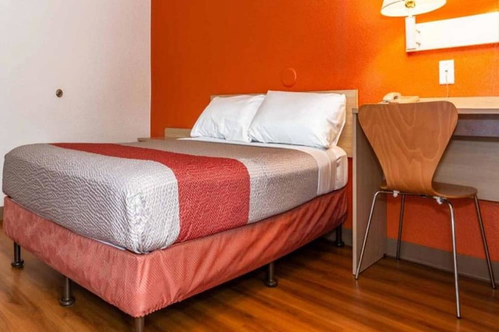1 Queen Bed | Deluxe - Palm Springs, CA