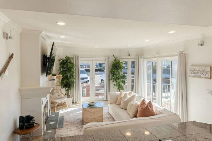 28th Street Perfect Location 3 Bedroom Rental - Balboa Island, CA