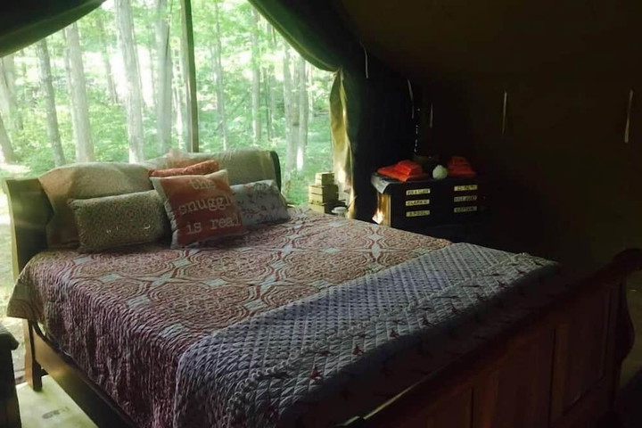 Savannah Safari Tent & Breakfast-flx Glamping - Finger Lakes, NY