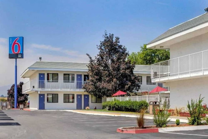1 Full Bed | Ada/tub - Medford, OR