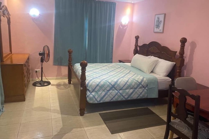 Spacious Self Contained Room With Wifi, A Kitchenette And Jacuzzi - Dominica
