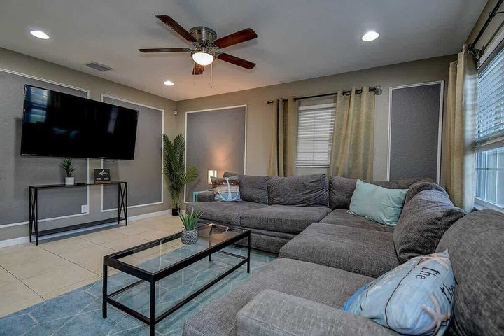 Largo Poolside Paradise Heated Pool 10min To Beach - Clearwater, FL