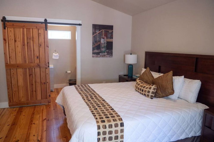 Deluxe King Cabin #15 Near Guadalupe River - Kerrville, TX