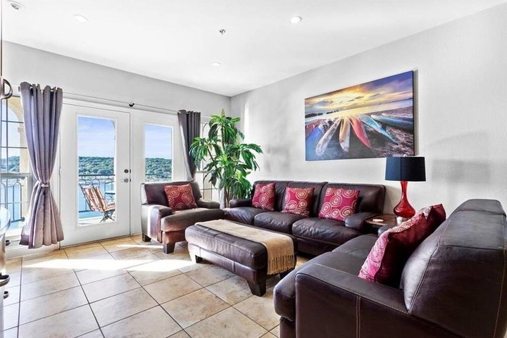 Breathtaking 2-bedroom Lakefront Resort Type Condo  In Lake Travis - Lago Vista, TX