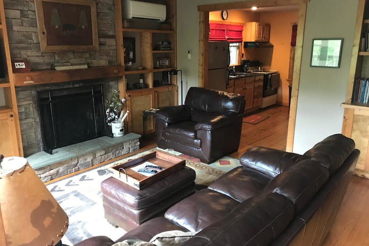 Black Mtn.hideaway: Romantic Mtn.views, Hot Tub, & Pet Friendly! - Black Mountain, NC