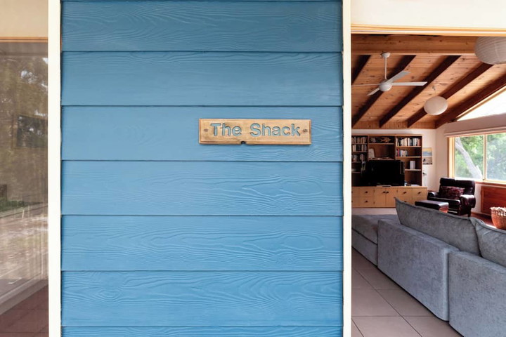 The Blue Bush Shack In Binalong Bay - St Helens