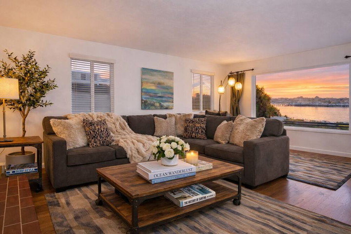 Oceanfront! Best Location! Extraordinary Views! Hot Tub! Fire Pit! - Santa Cruz, CA