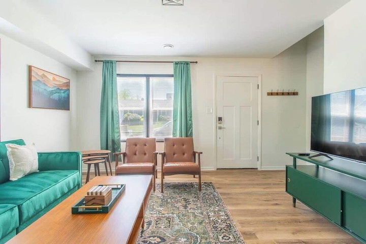 Stylish Pet Stay With Fenced Yard & Fitted Kitchen - Raleigh, NC